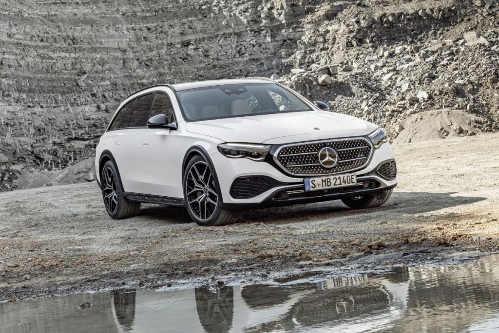Mercedes-Benz E-Class All-Terrain มาพร้อมกับความสูงที่เพิ่มขึ้น เน้น ...